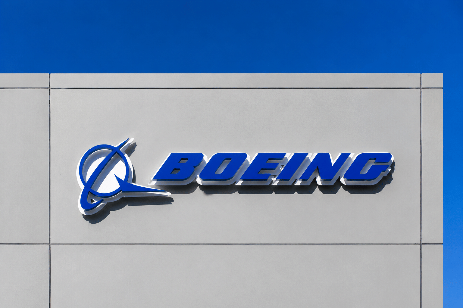 Boeing má objednávky na deset let dopředu. Akcie přesto klesají a vina ...